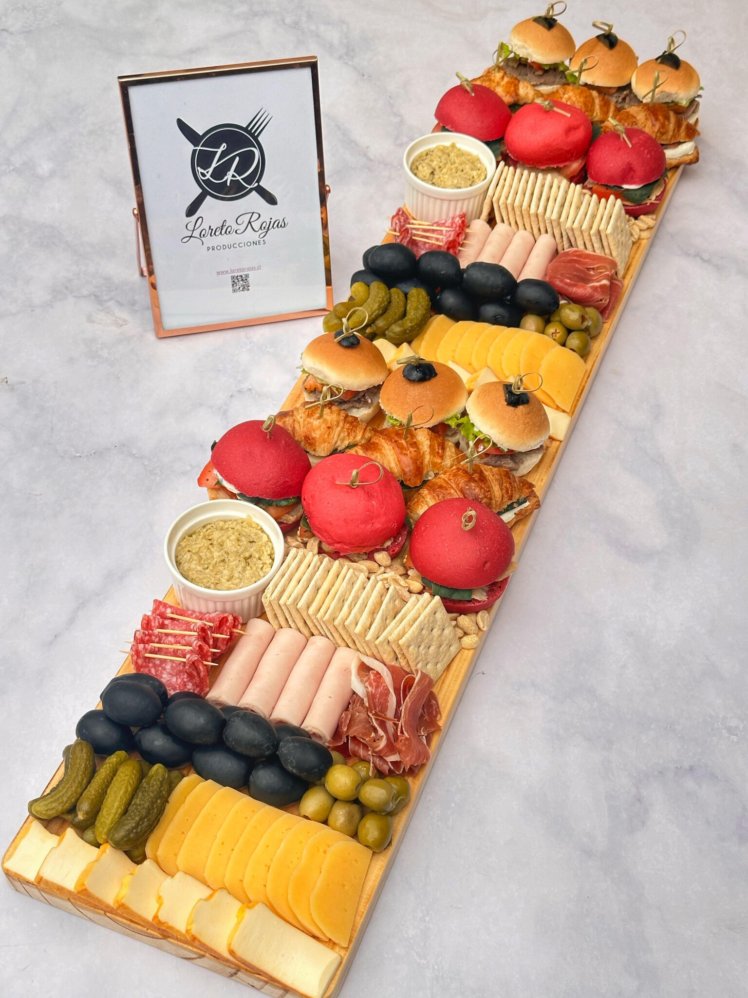 Tabla gigante de picoteo de 80 cm mix + tapaditos y croissant (18 ...